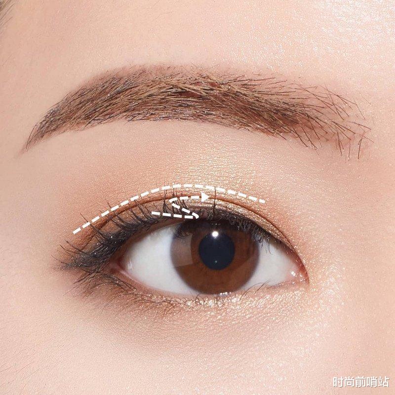 眼妆一脏就显老!新手8招眼妆干净技巧,挑选眼影色系是关键,这样晕染眼窝高级又清透 生活资讯存满娱乐网