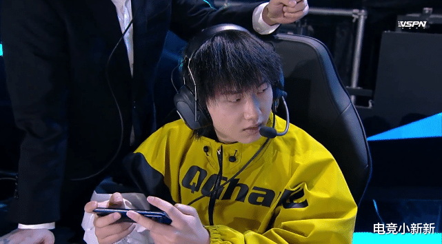 fly|剑豪自嘲“小丑竟是我自己”，Fly“黑化调整”，QG老板爆出喜讯！_qghappy|王者荣耀|kpl|移动端游戏比赛_易坊